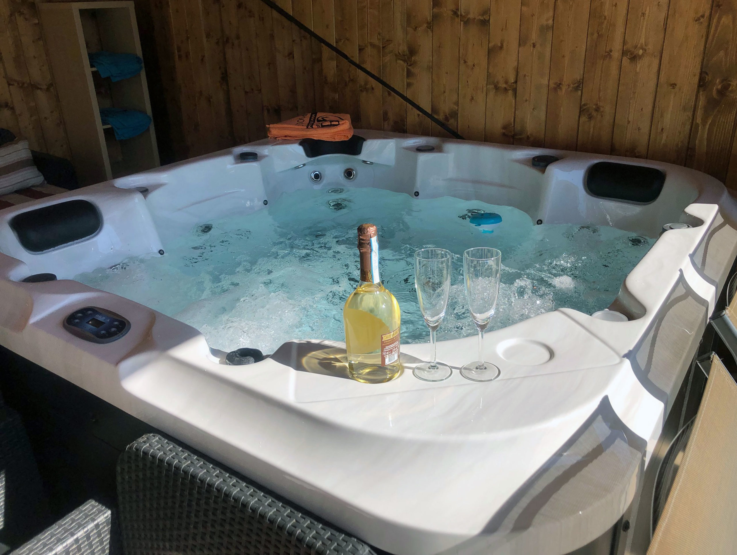 Spa vasca idromassaggio Pompei, rilassati e rigenera il tuo corpo!